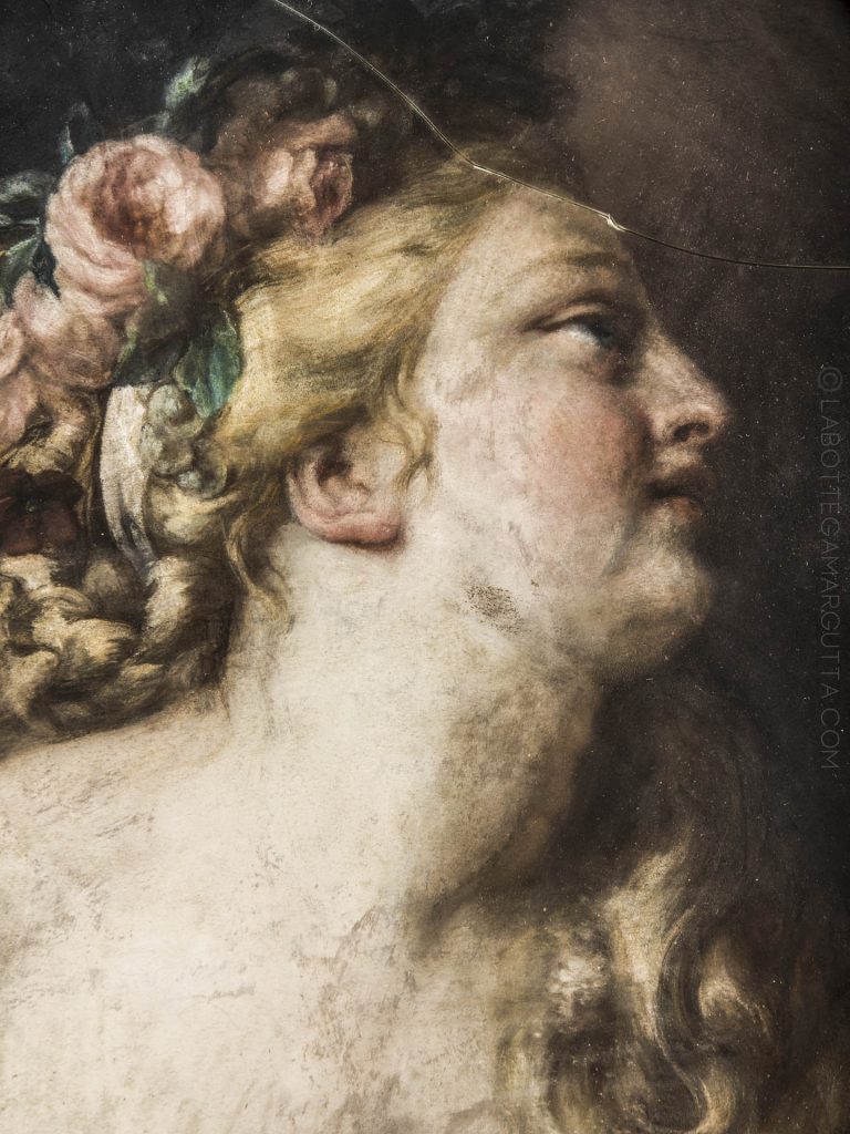 "Flora", tempera ovale su carta con cornice dorata, attribuita a ...